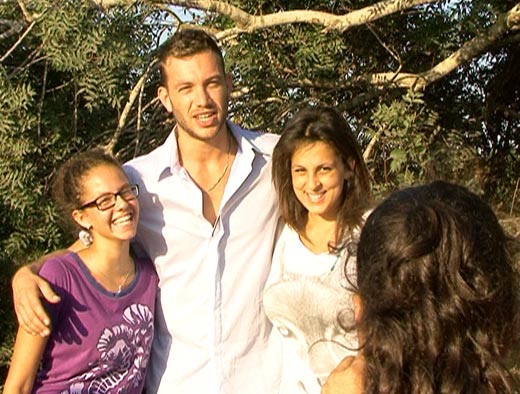 צרפת בישראל: כוכבי 'עספור' מצטלמים ומדברים