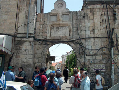 בין הסמטאות בשכונת נחלאות: טיול לנחלת הכלל