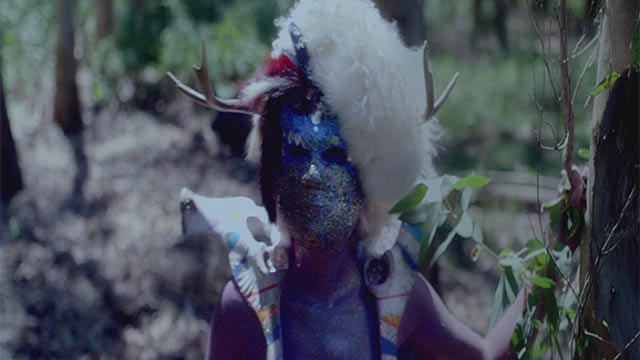 צפו באלישע בנאי: שיר חדש עם השודדים