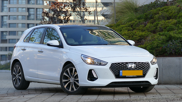 יונדאי i30 במבחן ראשון - מרימה את הראש