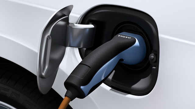 כולם נשבעים לחשמל: מרצדס מפסיקה לפתח מנועים מזהמים