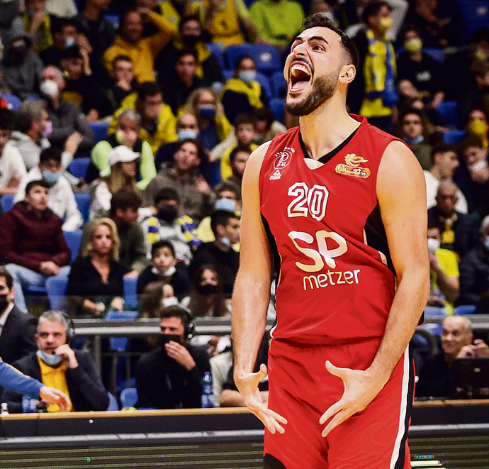 אדום בעיניים